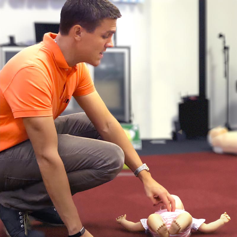 Barn-HLR utbildning med hjärtstartare | LifeHelp